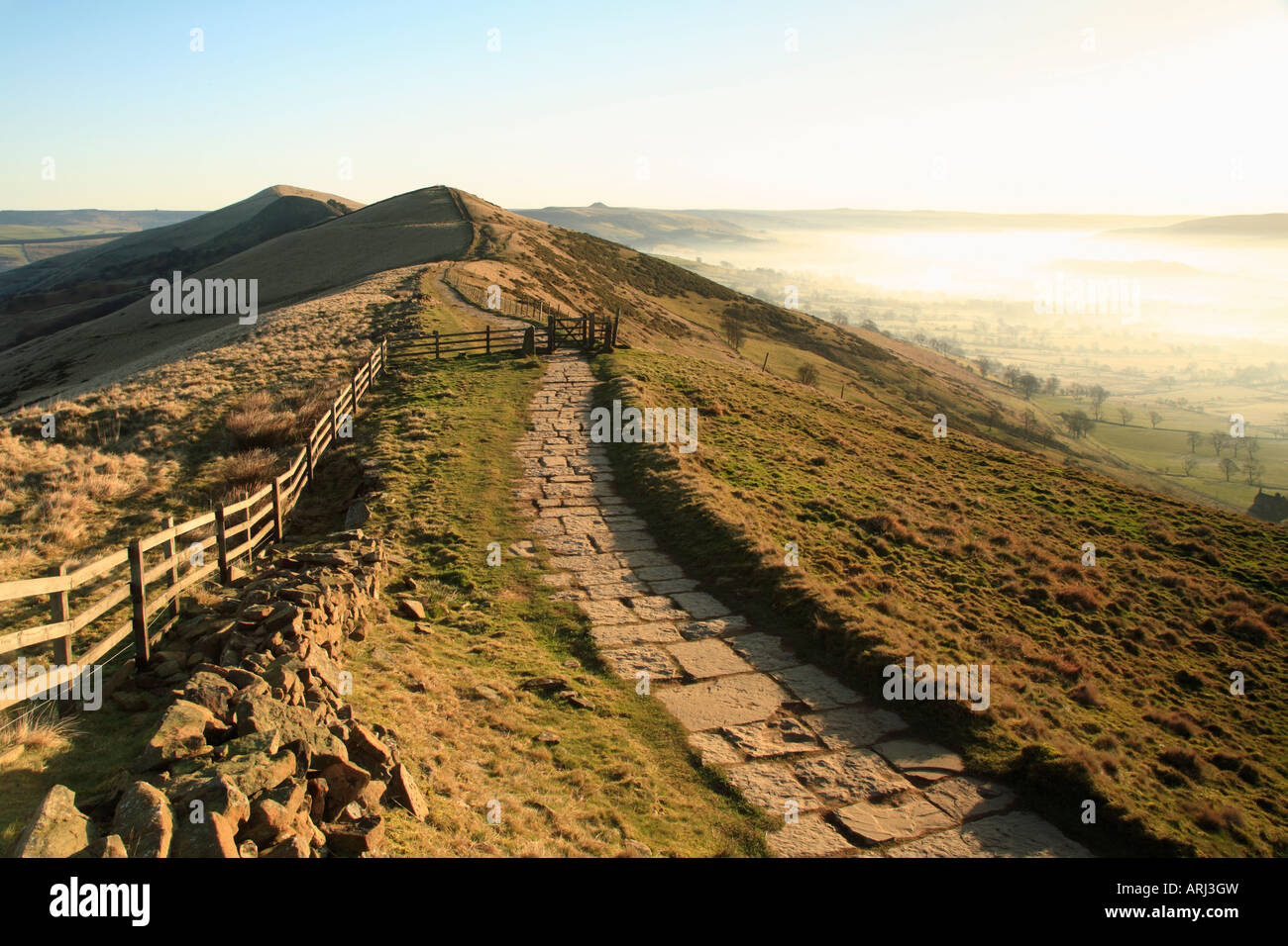 Winter early morning on the Great Ridge from Mam Tor to Losehill ...