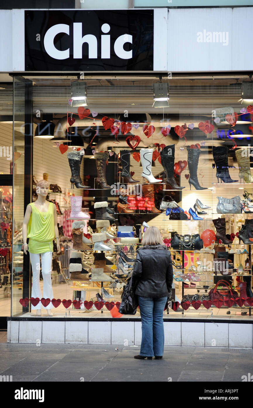 Glasgow High Street Shops Chic Argyle Street Stock Photo - Alamy