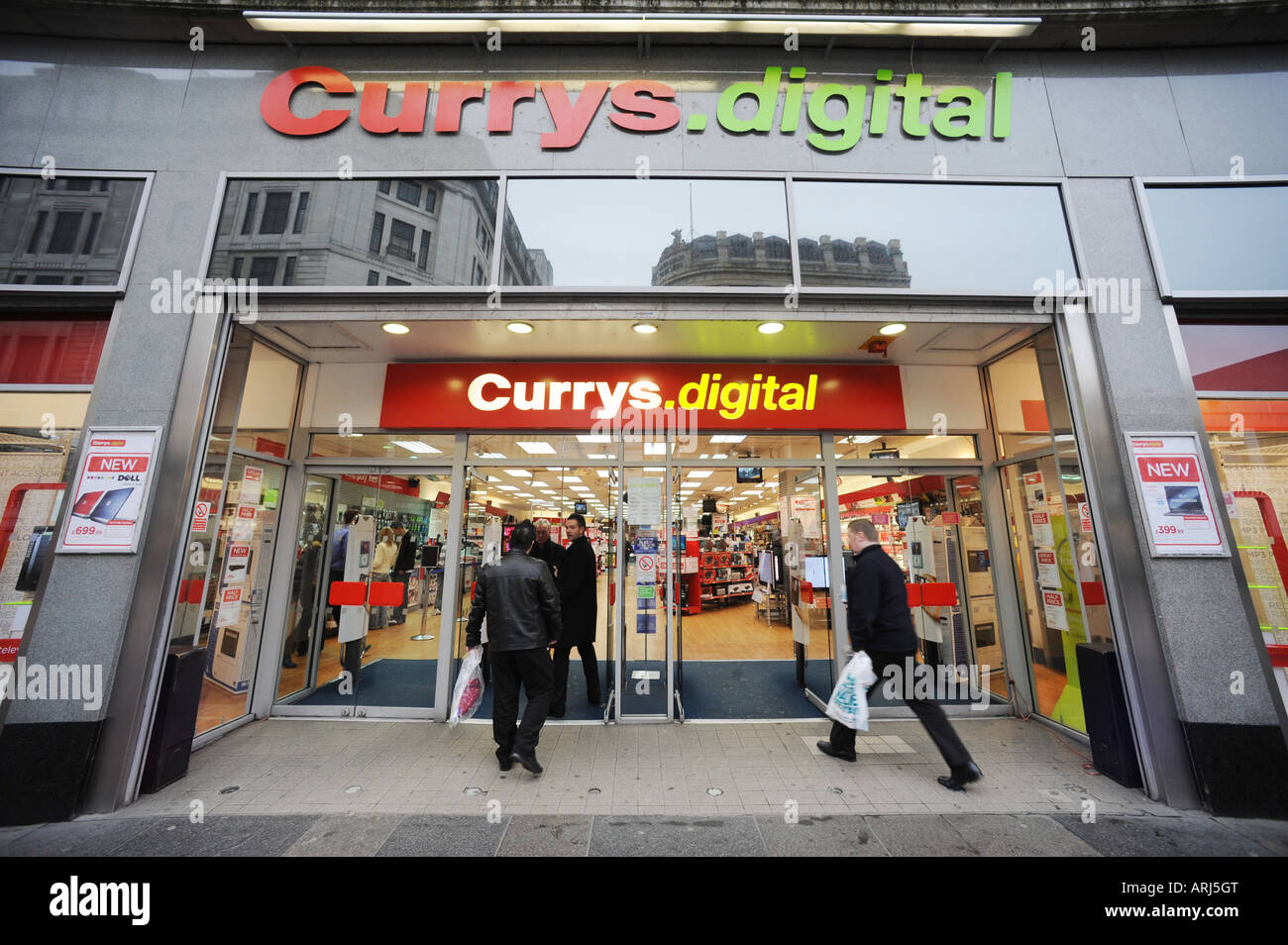 Glasgow High Street Shops Currys Digital currys digital Stock Photo - Alamy