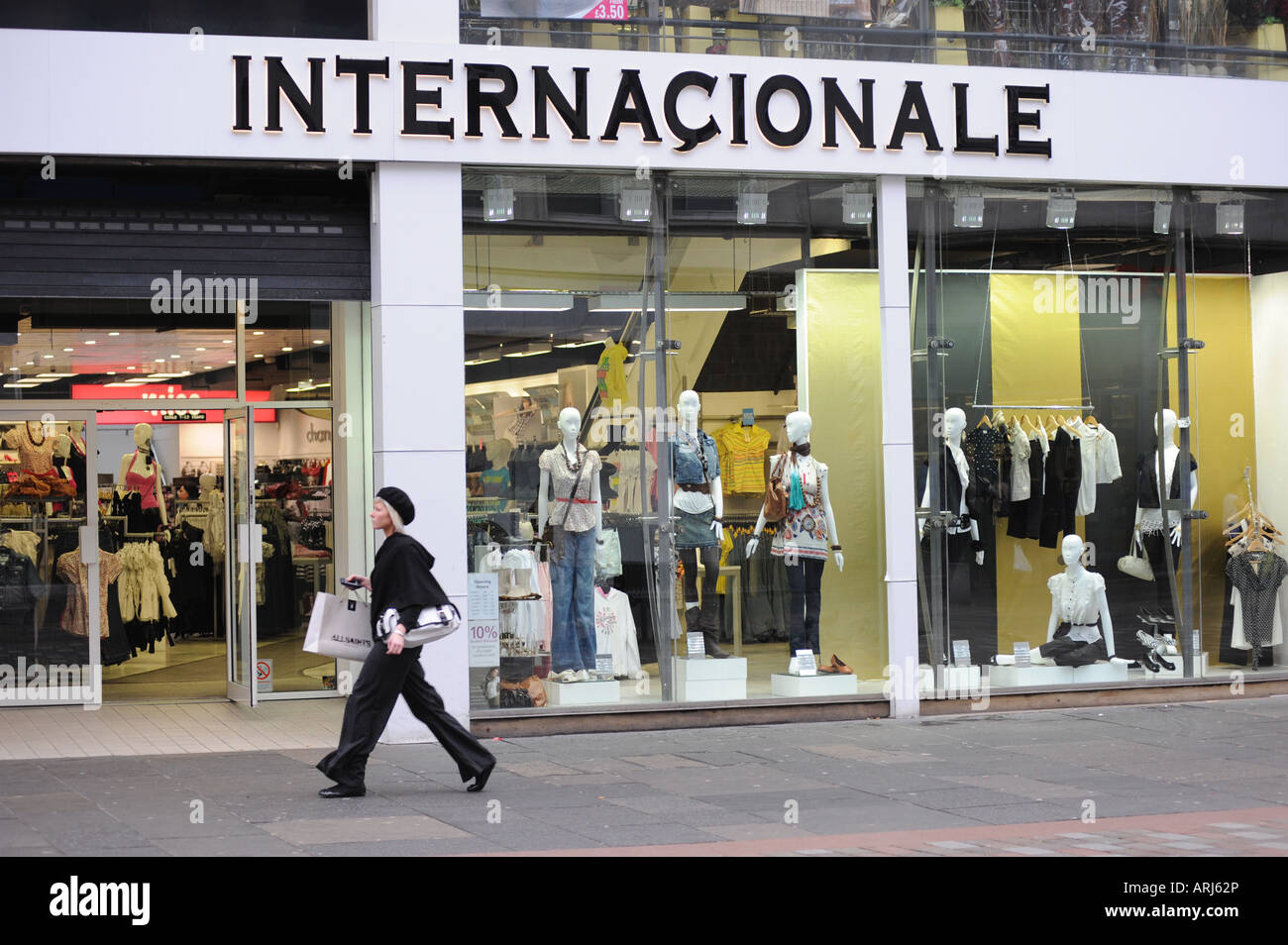 Glasgow High Street Shops Internacionale Argyle Street Stock Photo - Alamy