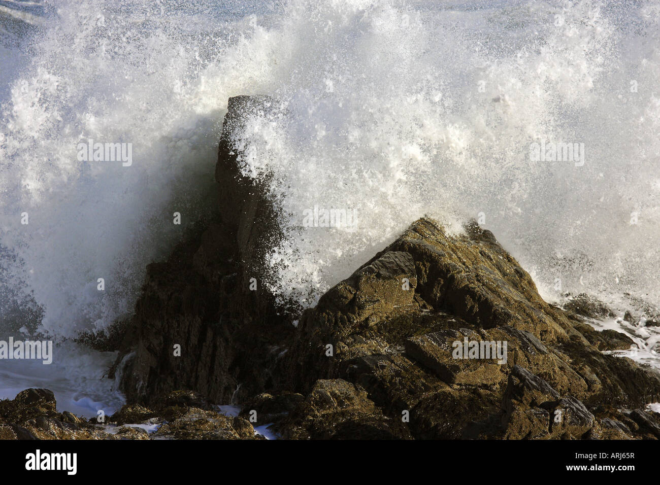 The crashing waves hi-res stock photography and images - Alamy