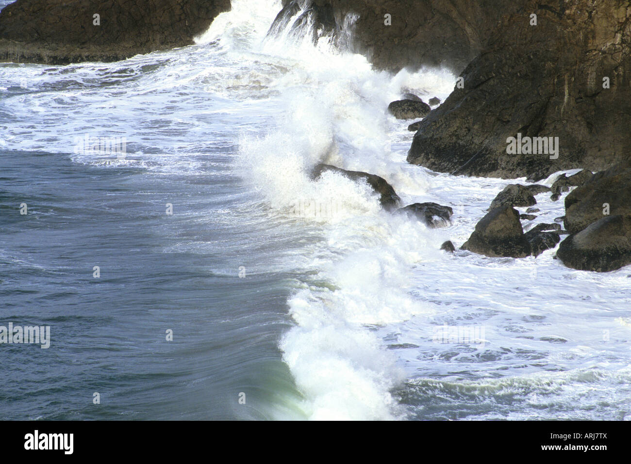 Waves crashing against shore, Oregon coast Stock Photo - Alamy