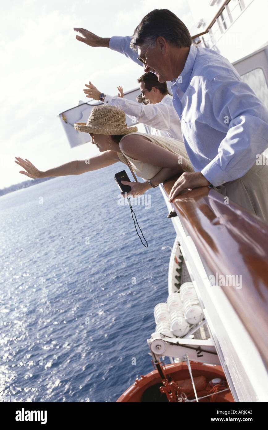 People waving to passengers cruise ship hi-res stock photography and ...