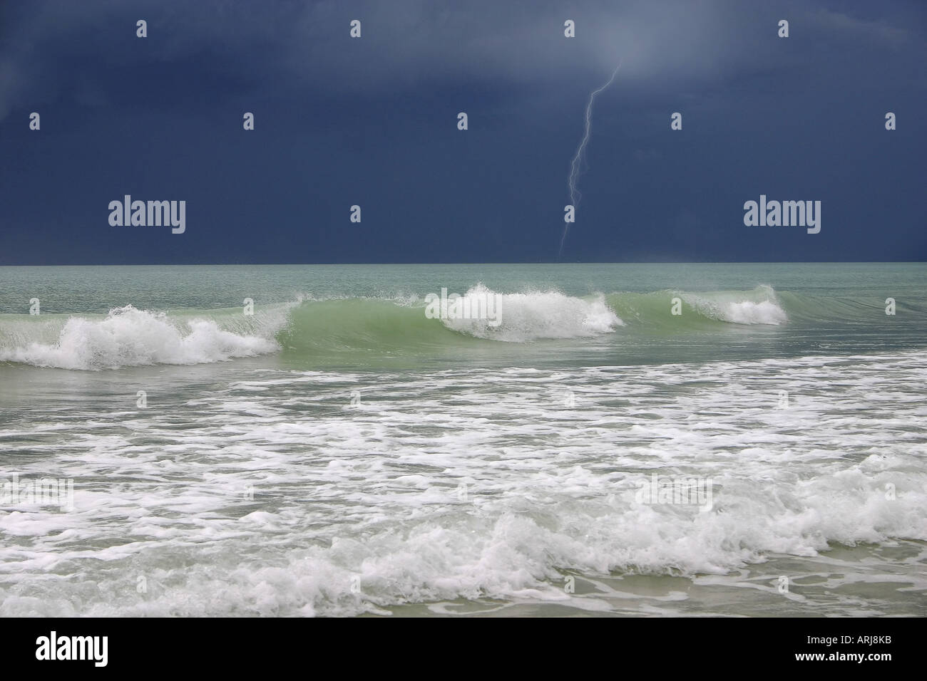 Storm wave lightning hi-res stock photography and images - Alamy