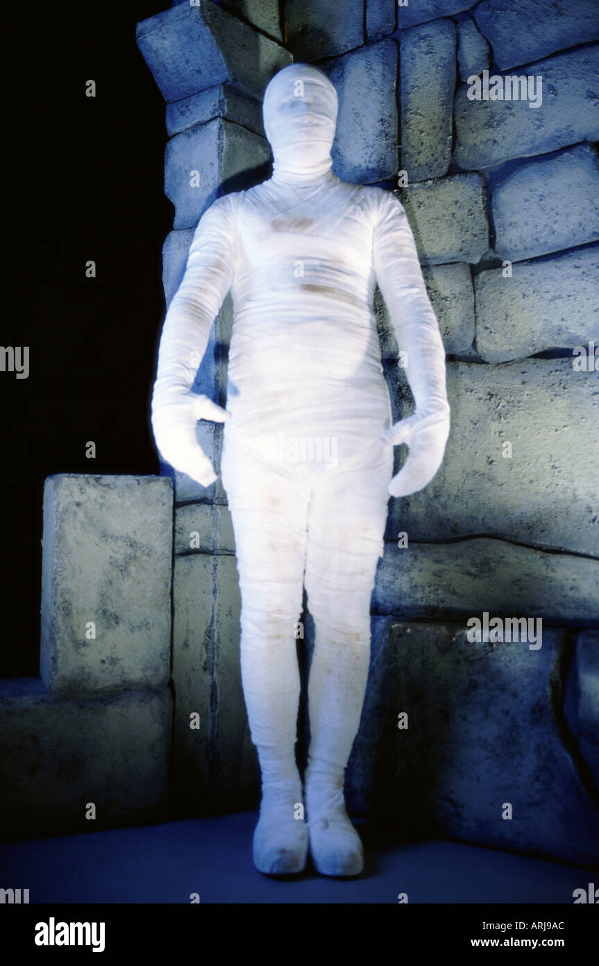 Mummy bandages hi-res stock photography and images - Alamy