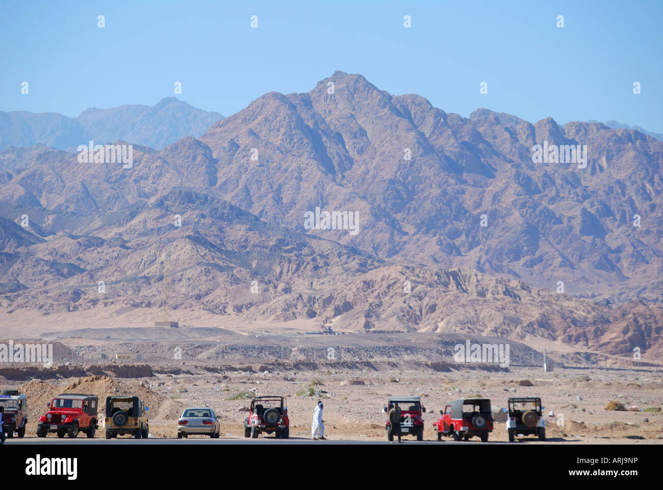 View of mountains and desert landscape, Dahab, Sinai Peninsula ...