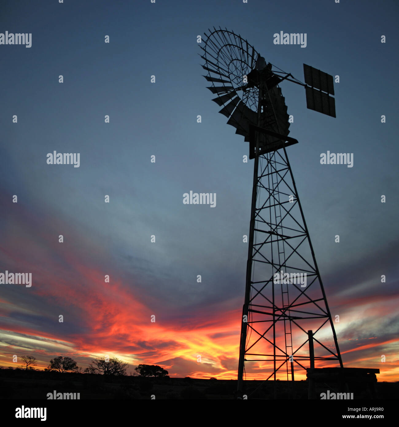 Outback Windmill, Australia, Northern Territory, Stuart Highway Stock ...