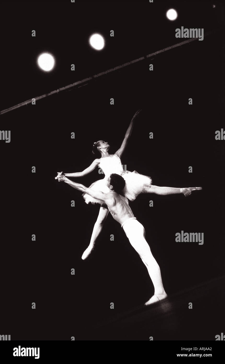 Ballerina lift hi-res stock photography and images - Alamy