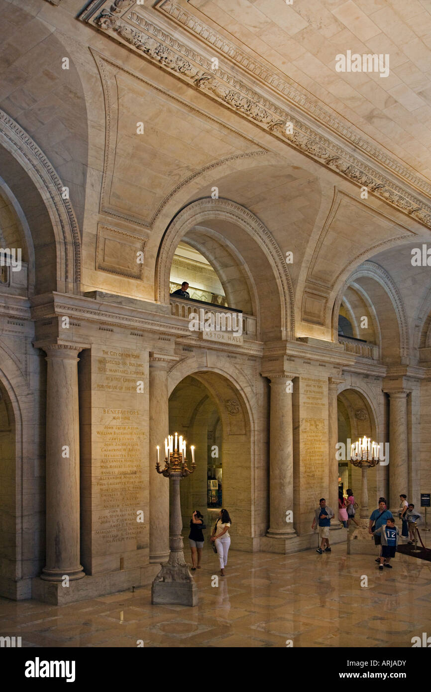 Visitors inside the GREAT HALL NEW YORK CITY PUBLIC LIBRARY Stock Photo ...