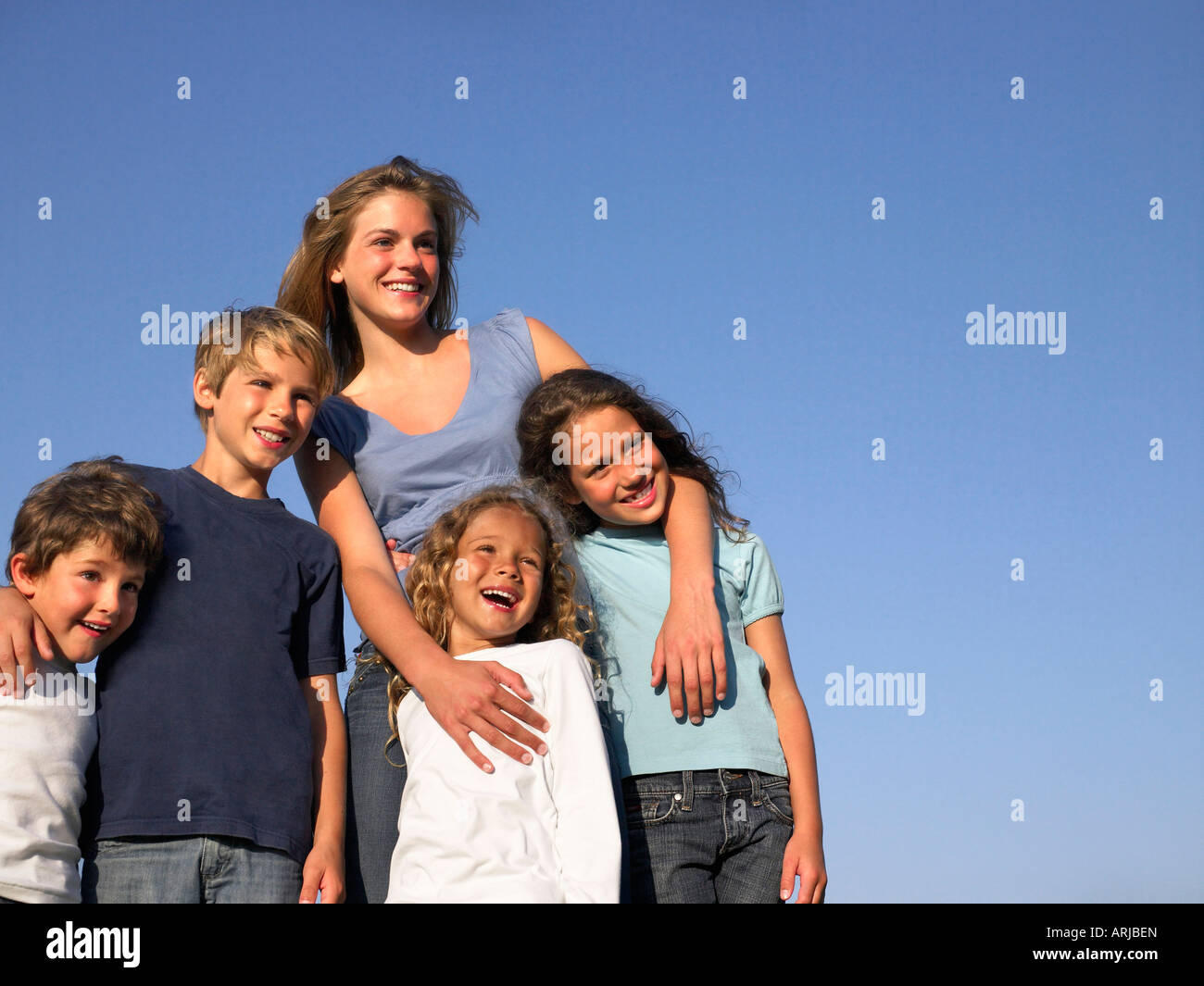 Group of kids looking at the horizon Stock Photo - Alamy