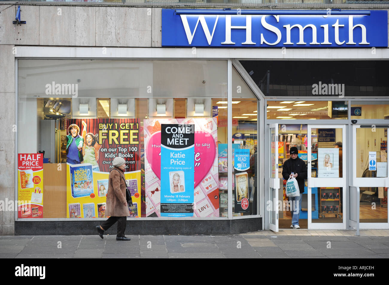 Glasgow High Street Shops WH Smith Argyle Street Stock Photo - Alamy