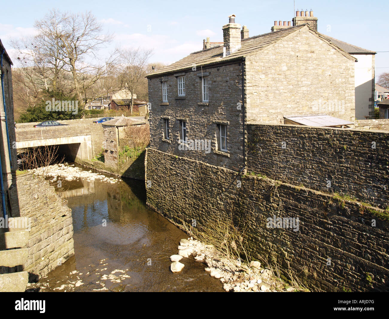 stream wall traditional housing hawes village Stock Photo - Alamy