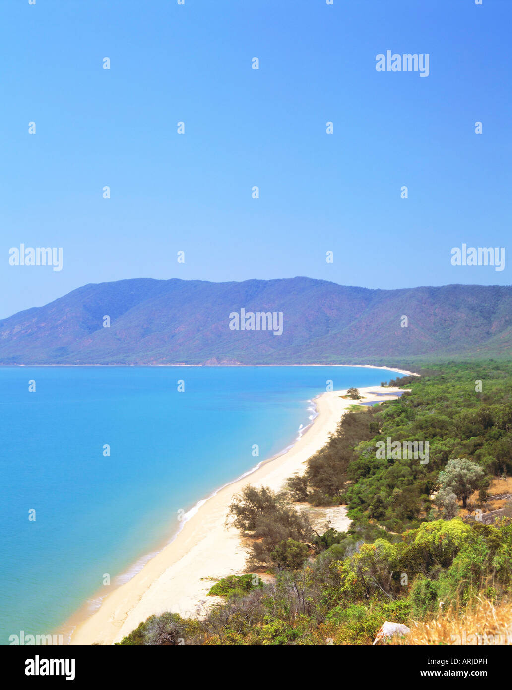 The coast between Cairns and Port Douglas on the Cook Highway ...