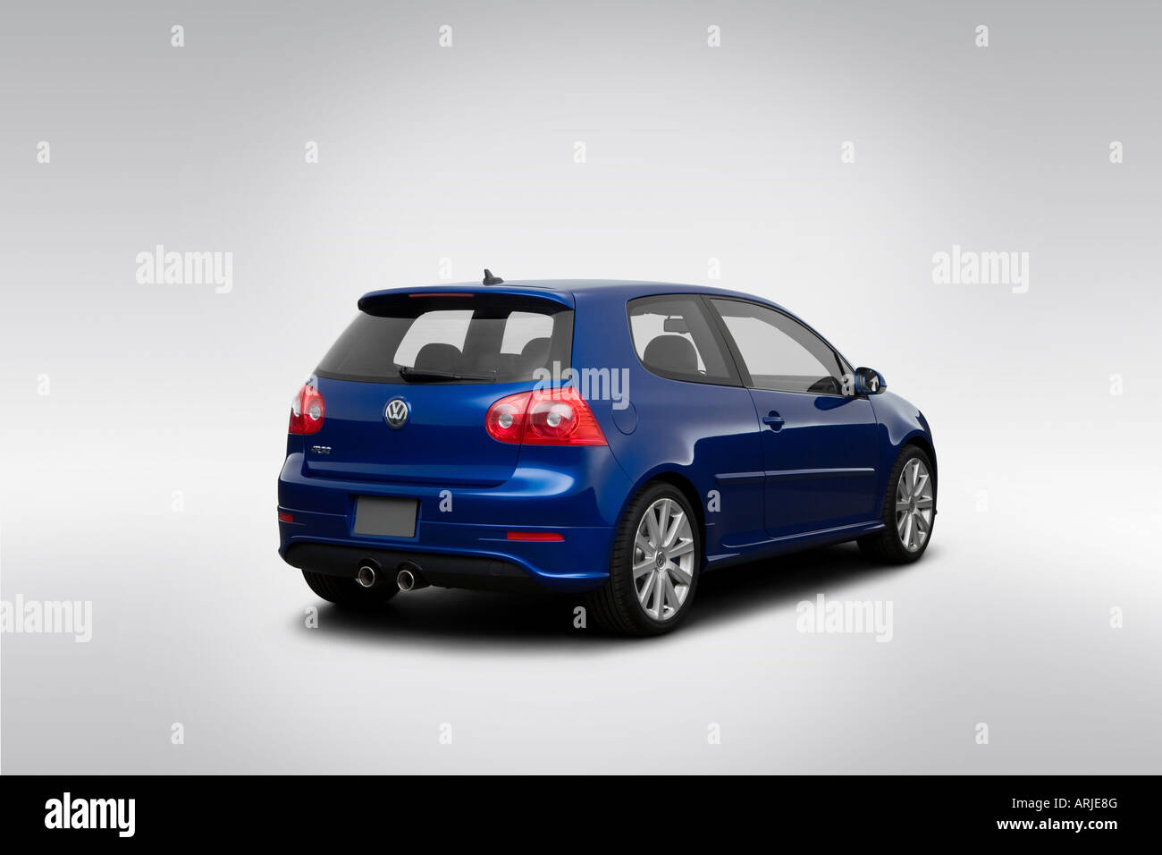 2008 Volkswagen R32 in Blue - Rear angle view Stock Photo - Alamy
