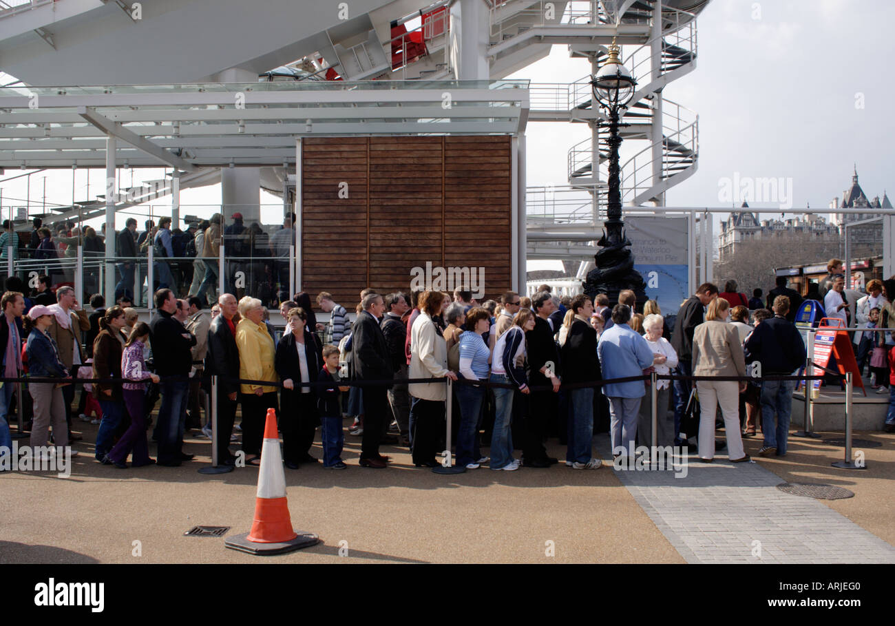 Queue at the London Eye Stock Photo - Alamy
