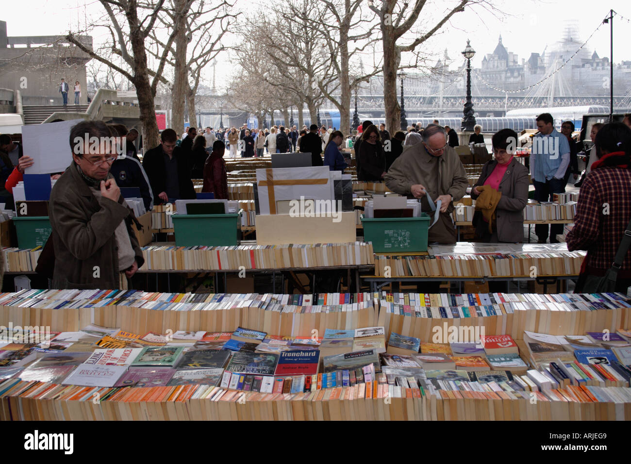 Reading open market hi-res stock photography and images - Alamy