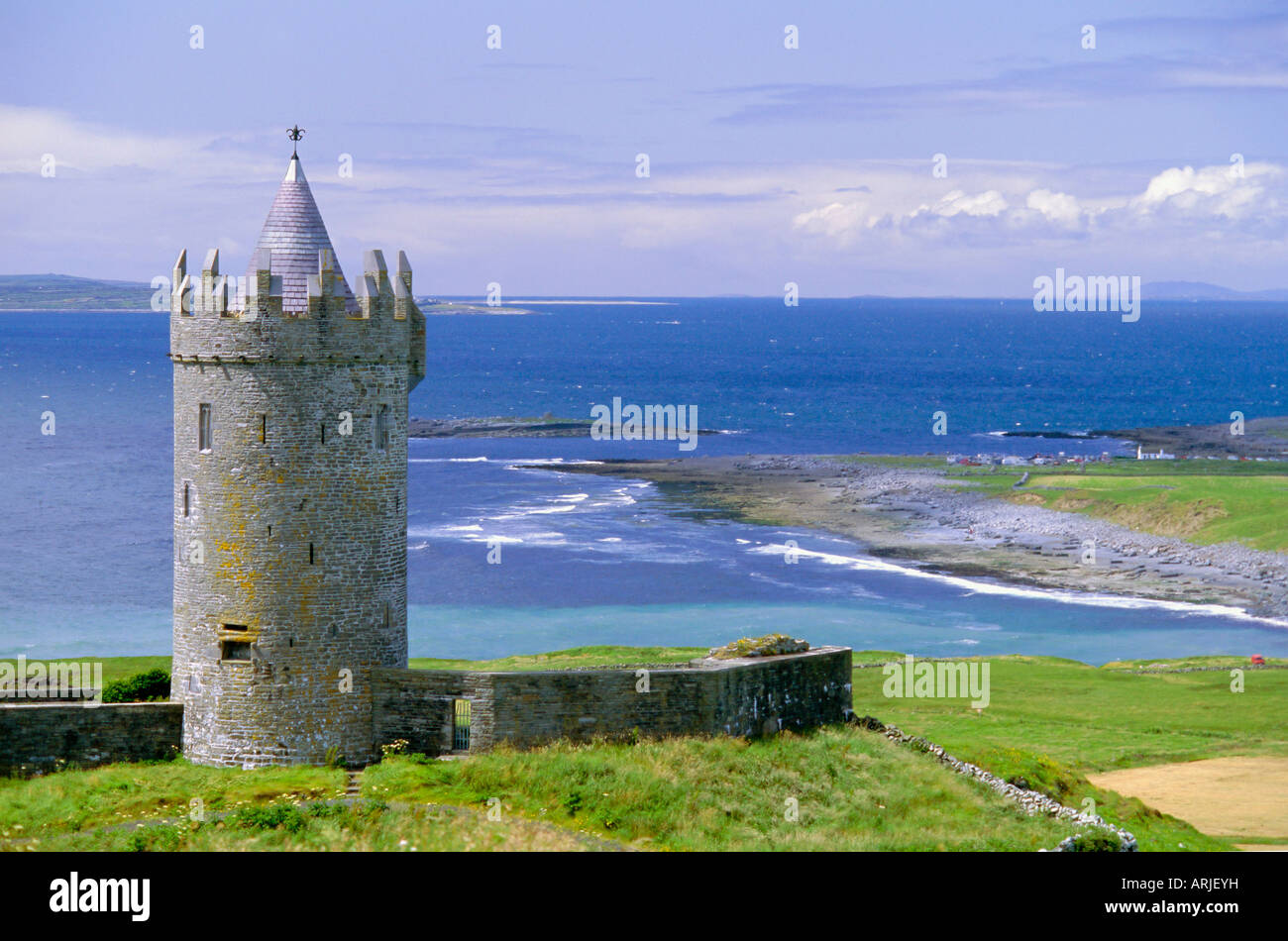Doonagoore Castle, County Clare, Munster, Republic of Ireland (Eire ...