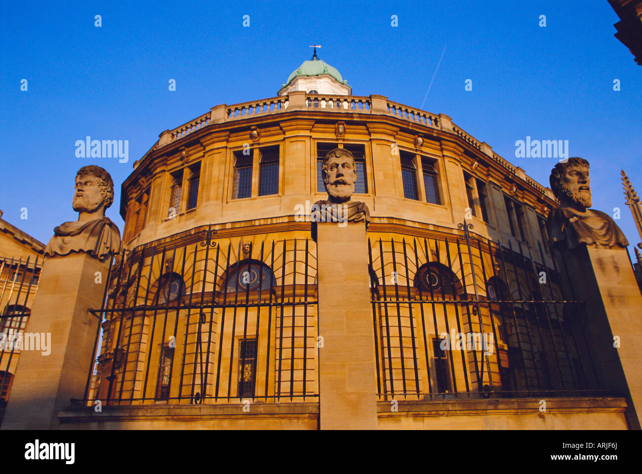 Sheldonian theatre oxford hi-res stock photography and images - Alamy