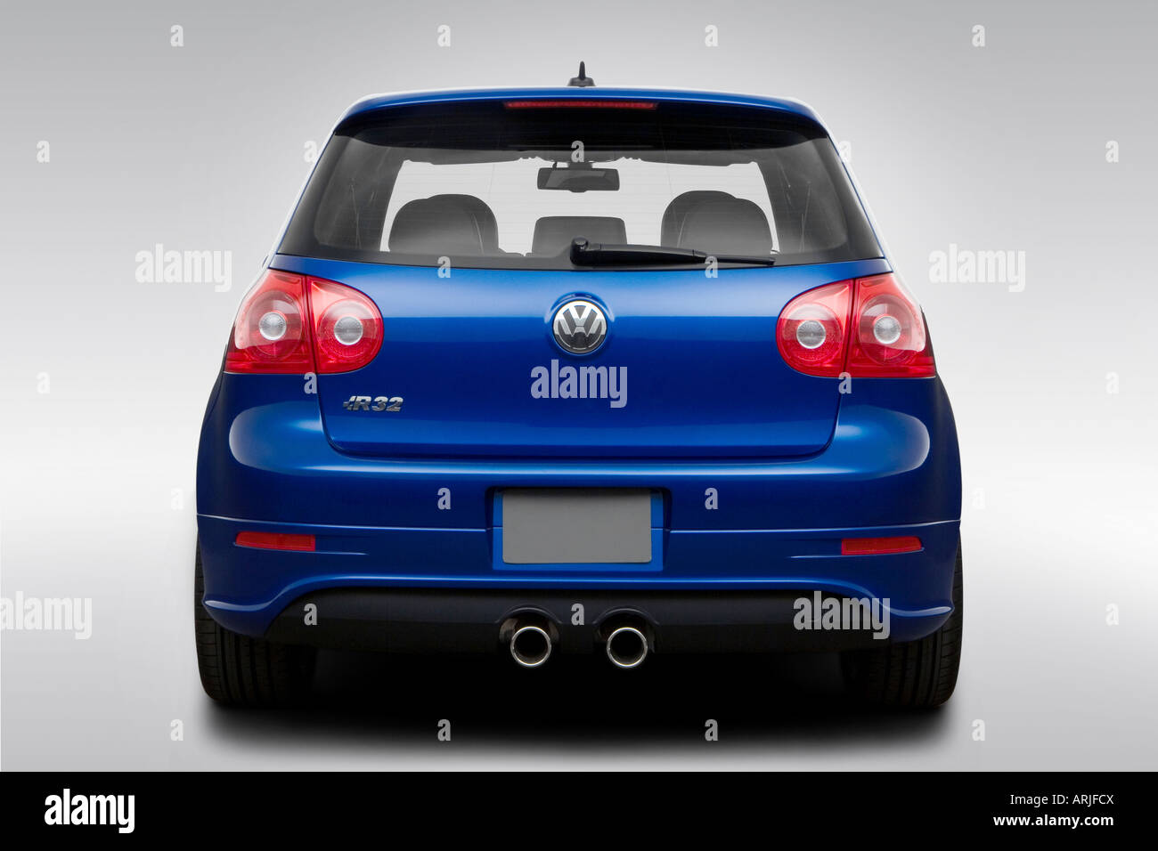 2008 Volkswagen R32 in Blue - Low/Wide Rear Stock Photo - Alamy