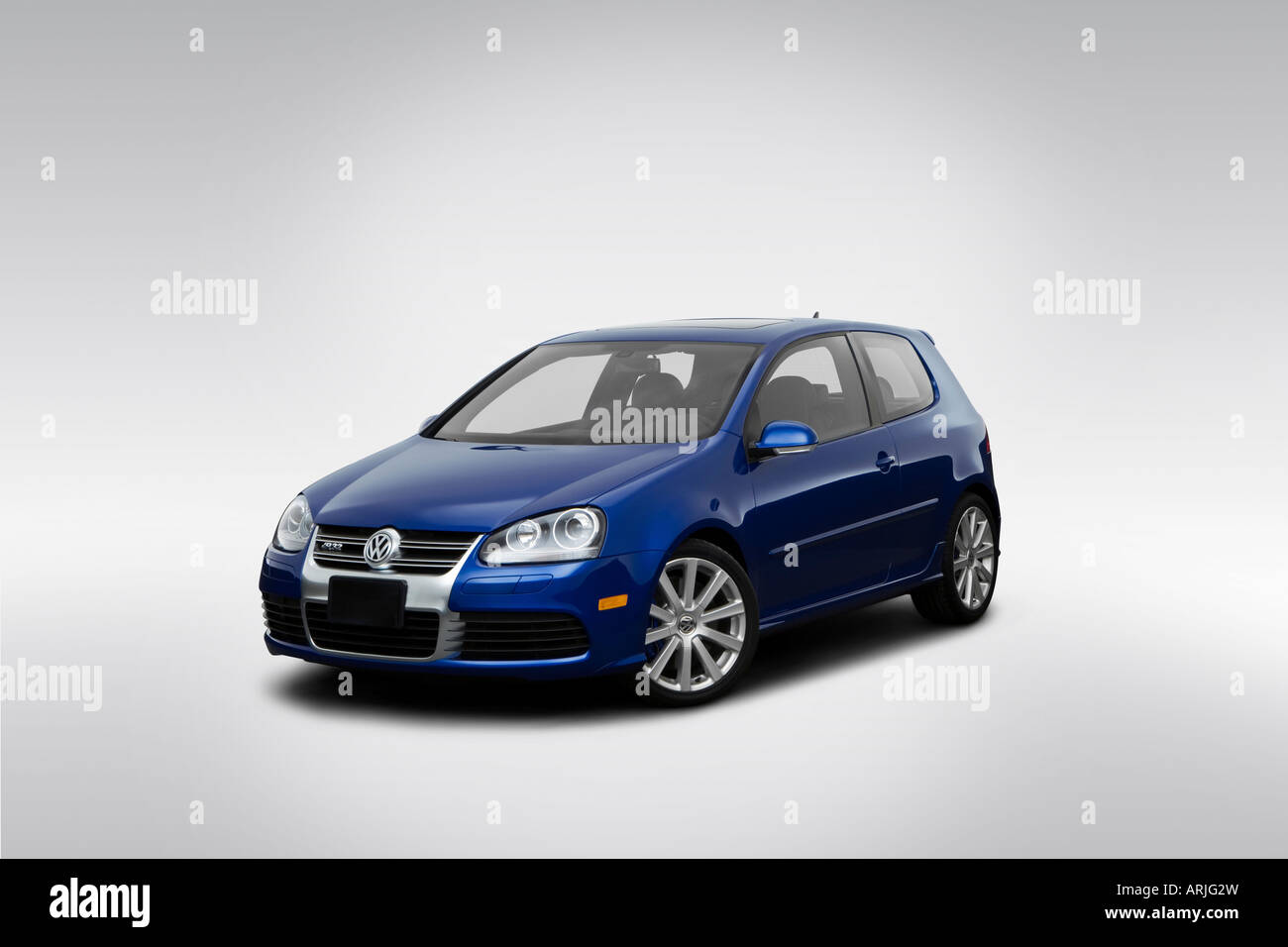 2008 Volkswagen R32 in Blue - Front angle view Stock Photo - Alamy