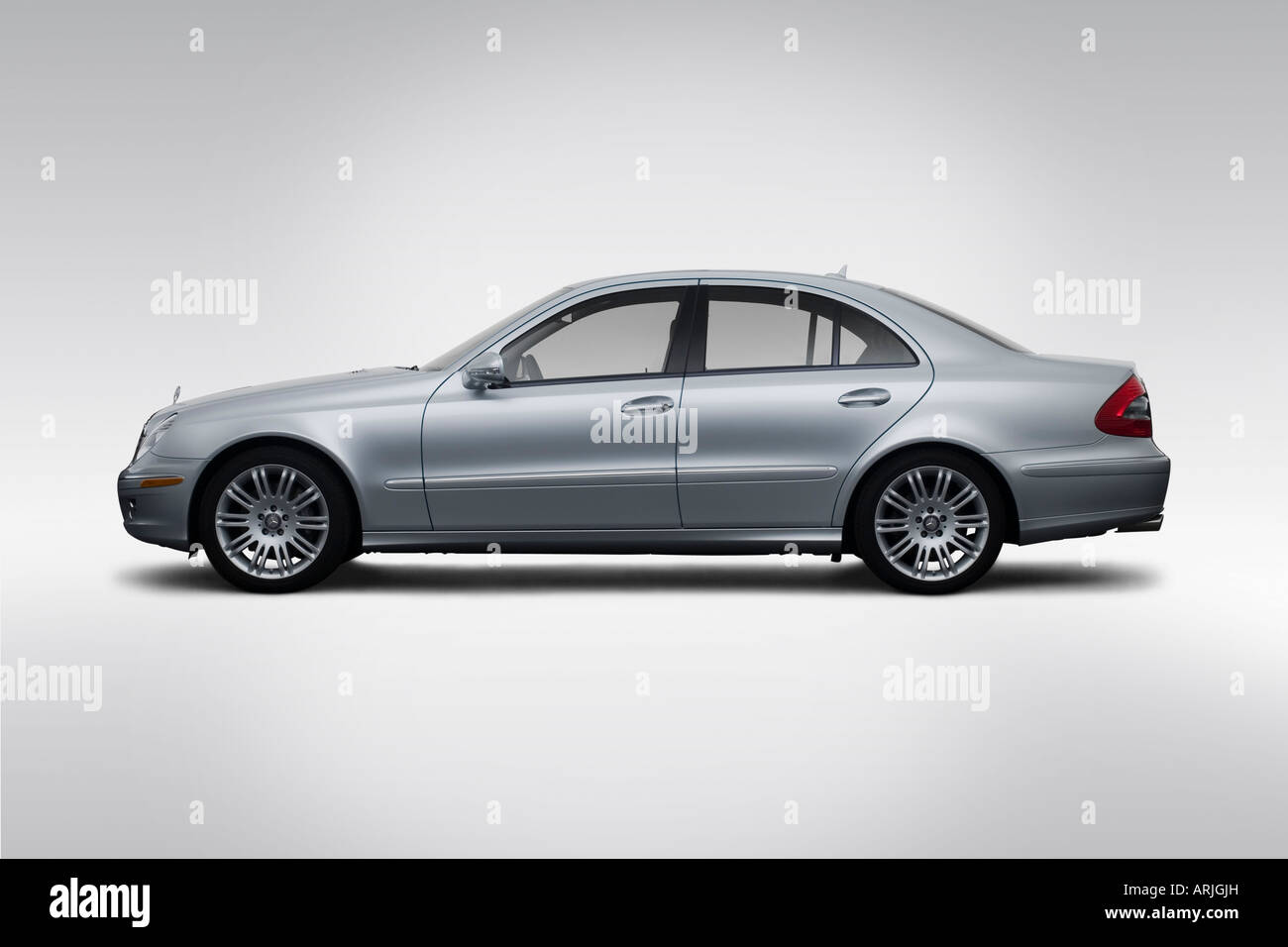 2008 mercedes benz e class e550 in hi-res stock photography and images ...