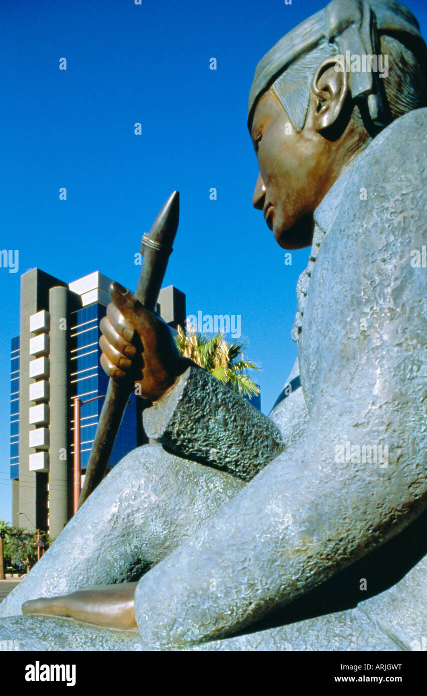 Navajo statue hi-res stock photography and images - Alamy