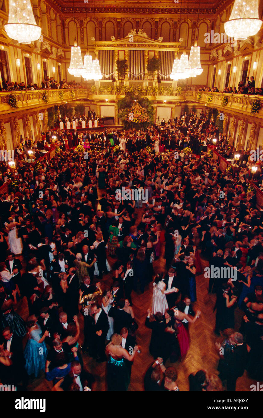Vienna ball dance hi-res stock photography and images - Alamy