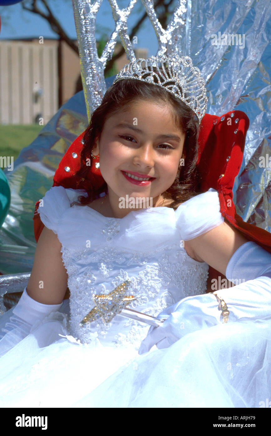 American girls on parade float hi-res stock photography and images - Alamy