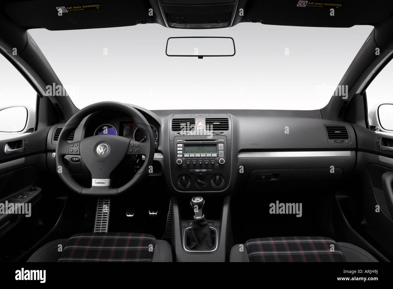 2008 Volkswagen GTI in White - Dashboard, center console, gear shifter ...