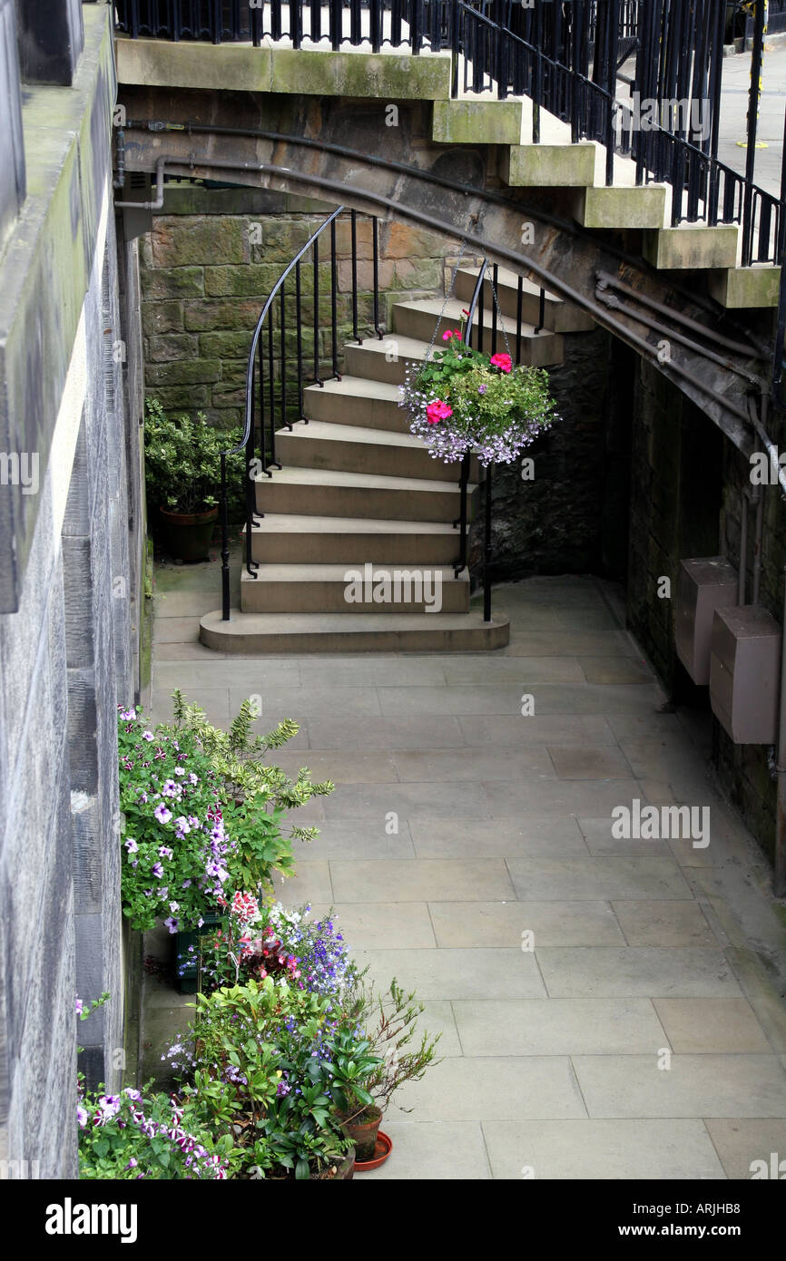 A georgian basement courtyard in Edinburgh newtown area Stock Photo - Alamy