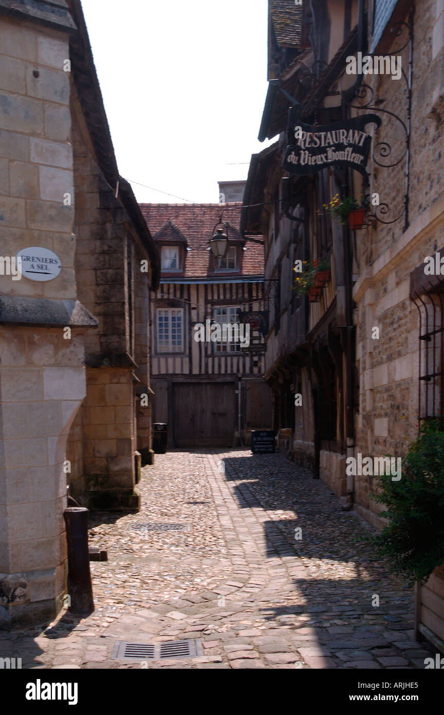 A side street in the pretty port of Honfleur, normandy Stock Photo - Alamy