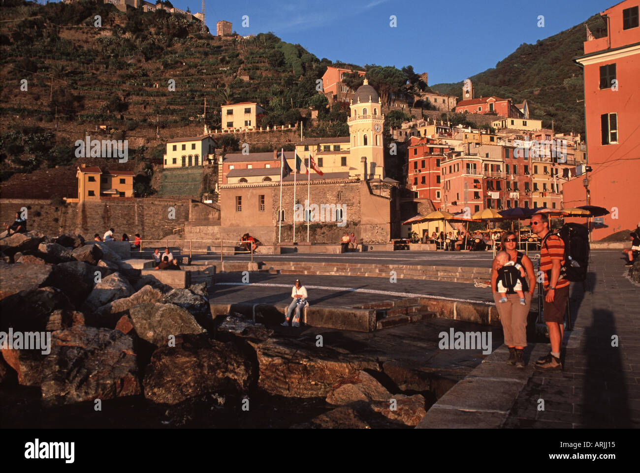 The harbour at Vernazza in the Cinque Terre Stock Photo - Alamy