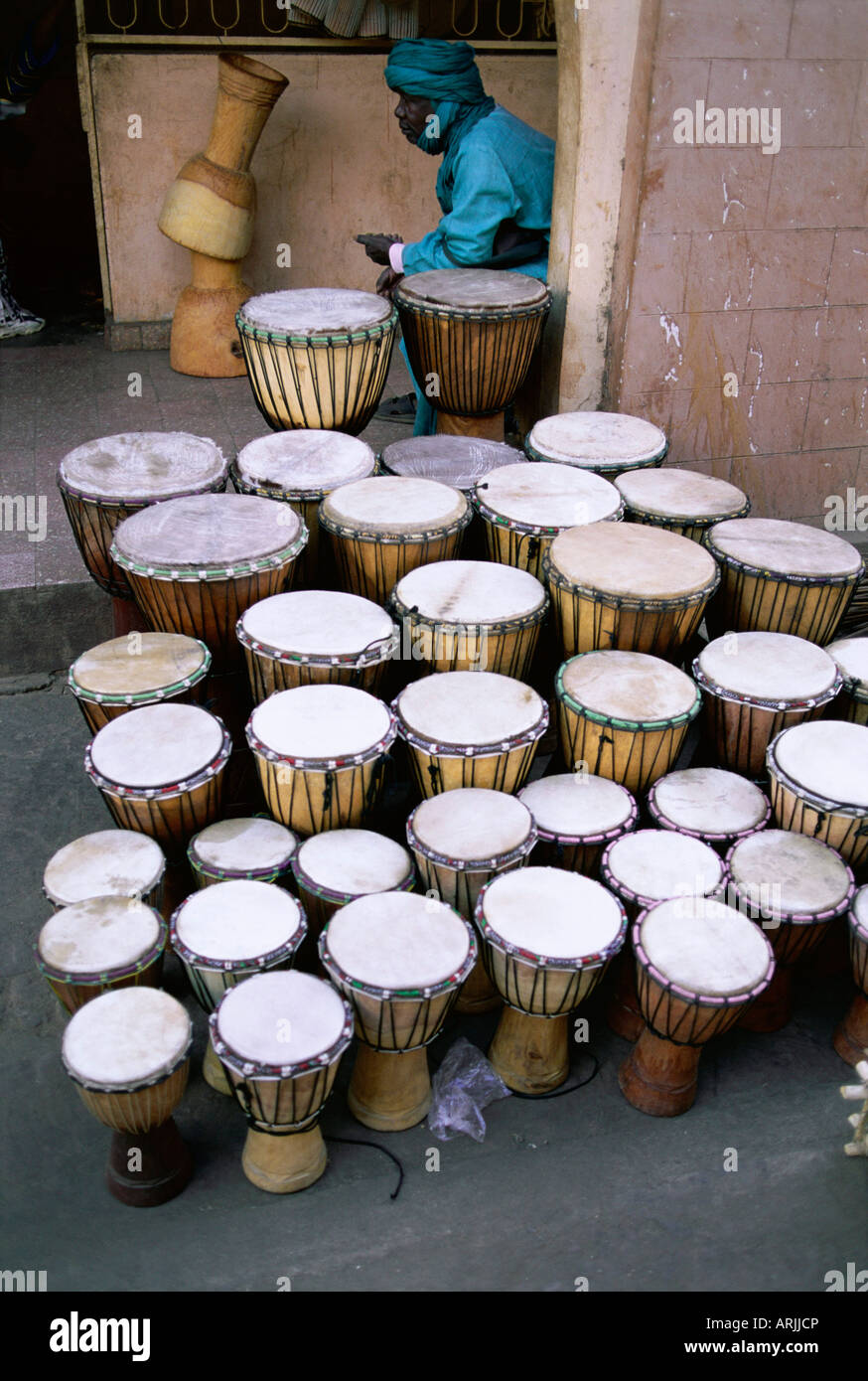 African artisans hi-res stock photography and images - Alamy