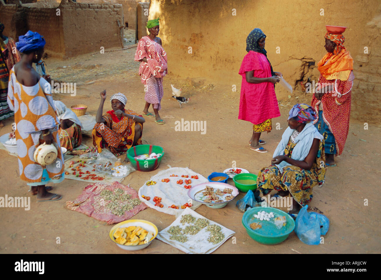 Bambara women in the market, Segoukoro, Segou, Mali, Africa Stock Photo ...
