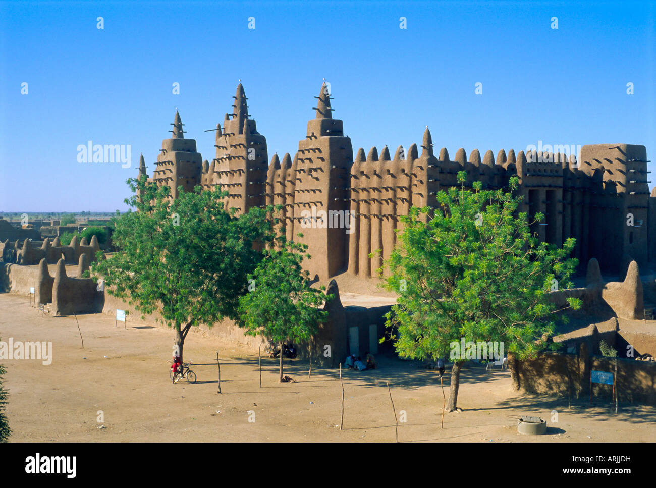 The Great Mosque, the largest mud built mosque in the World, Djenne ...