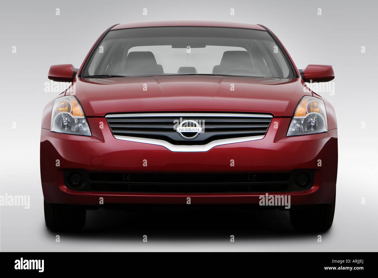 2008 Nissan Altima 2.5 S in Orange - Low/Wide Front Stock Photo - Alamy