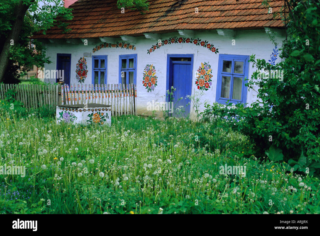 Photograph of the little white house hi-res stock photography and ...