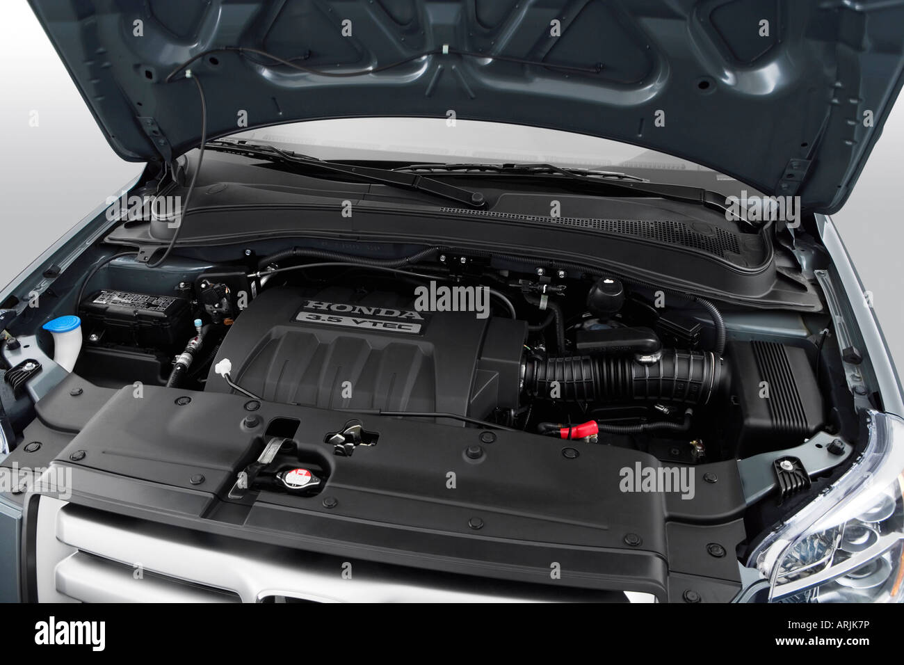 2008 Honda Pilot VP in Gray - Engine Stock Photo - Alamy