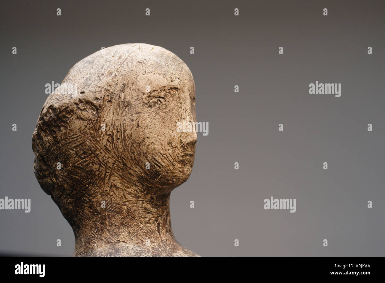 Henry moore head hi-res stock photography and images - Alamy