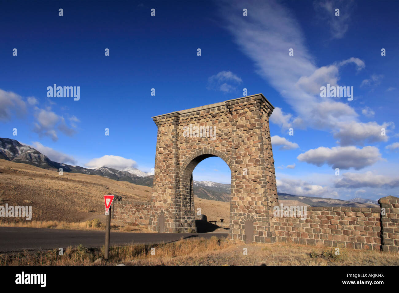 Roosvelt gate at northern entrance to Yellowstone National Park Stock ...