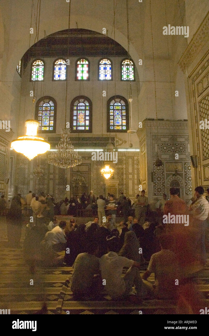 Pilgrims pray inside Umayyad Mosque, al-Hamidiyya souk, souq, district ...