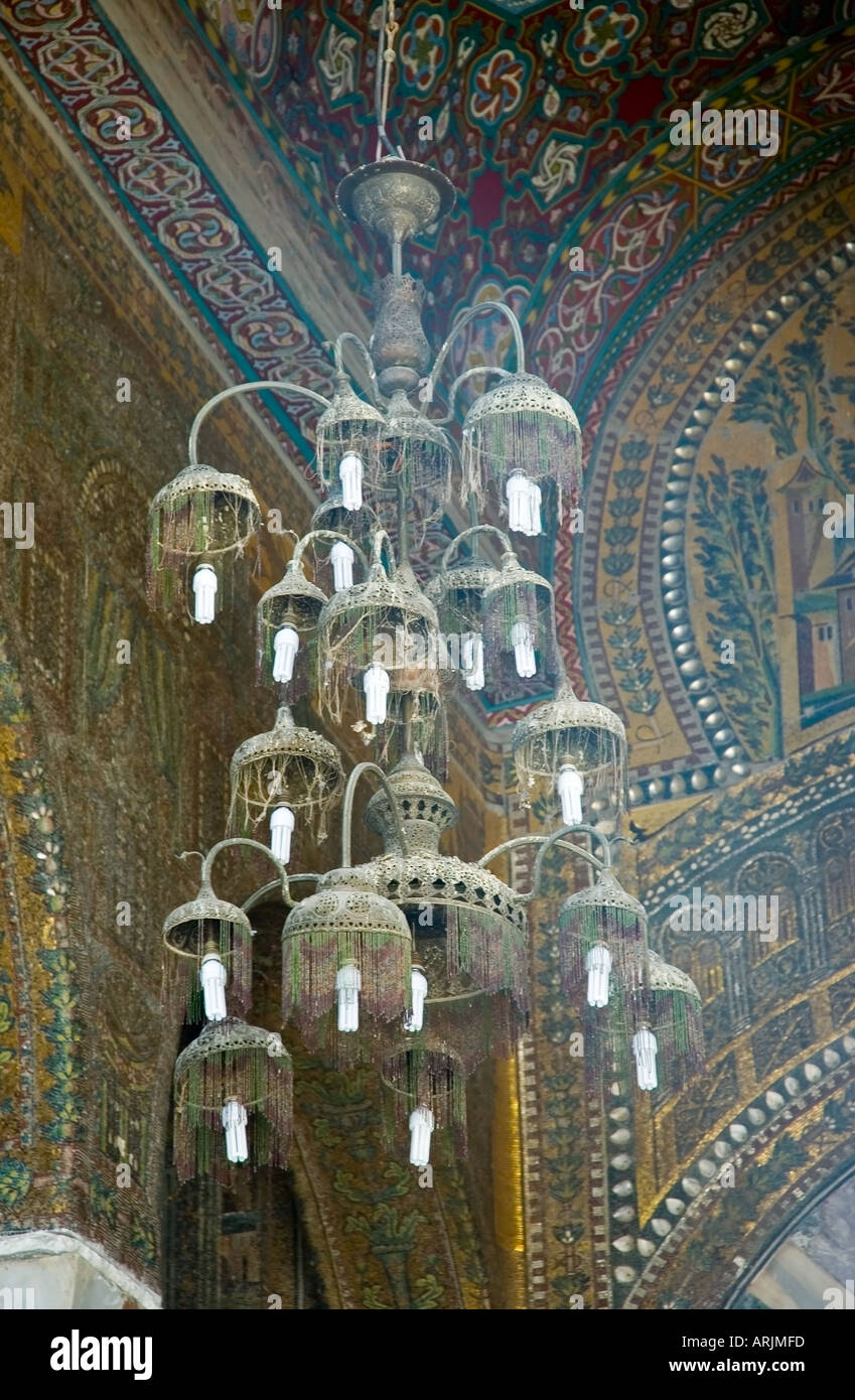 Candle and candelabra Lighting detail of Umayyad Mosque, Damascus ...