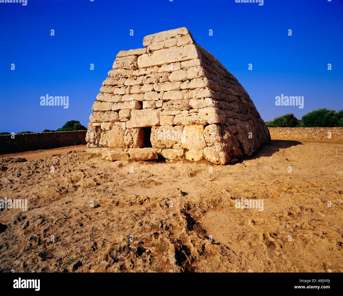 Naveta Es Tudons, Menorcan talayotic (neolithic) culture, Menorca ...
