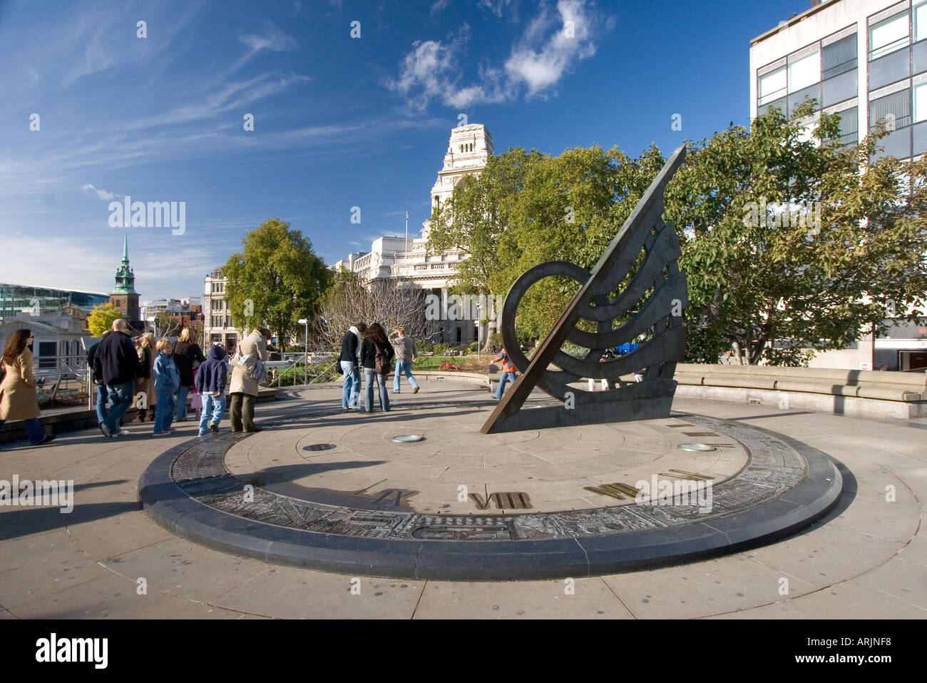 Sundial sculpture on roof of Tower Hill underground railway station ...
