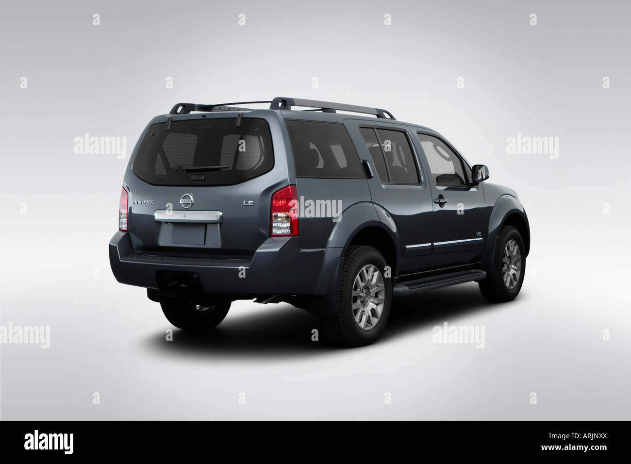 2008 Nissan Pathfinder LE V8 in Gray - Rear angle view Stock Photo - Alamy