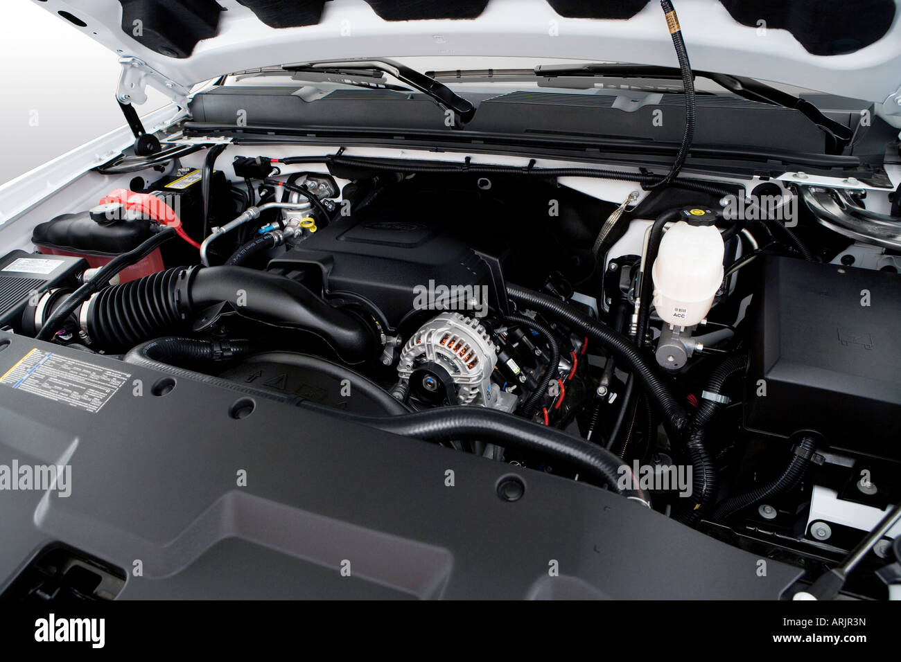 2008 Chevrolet Silverado 2500 HD WT in White - Engine Stock Photo - Alamy