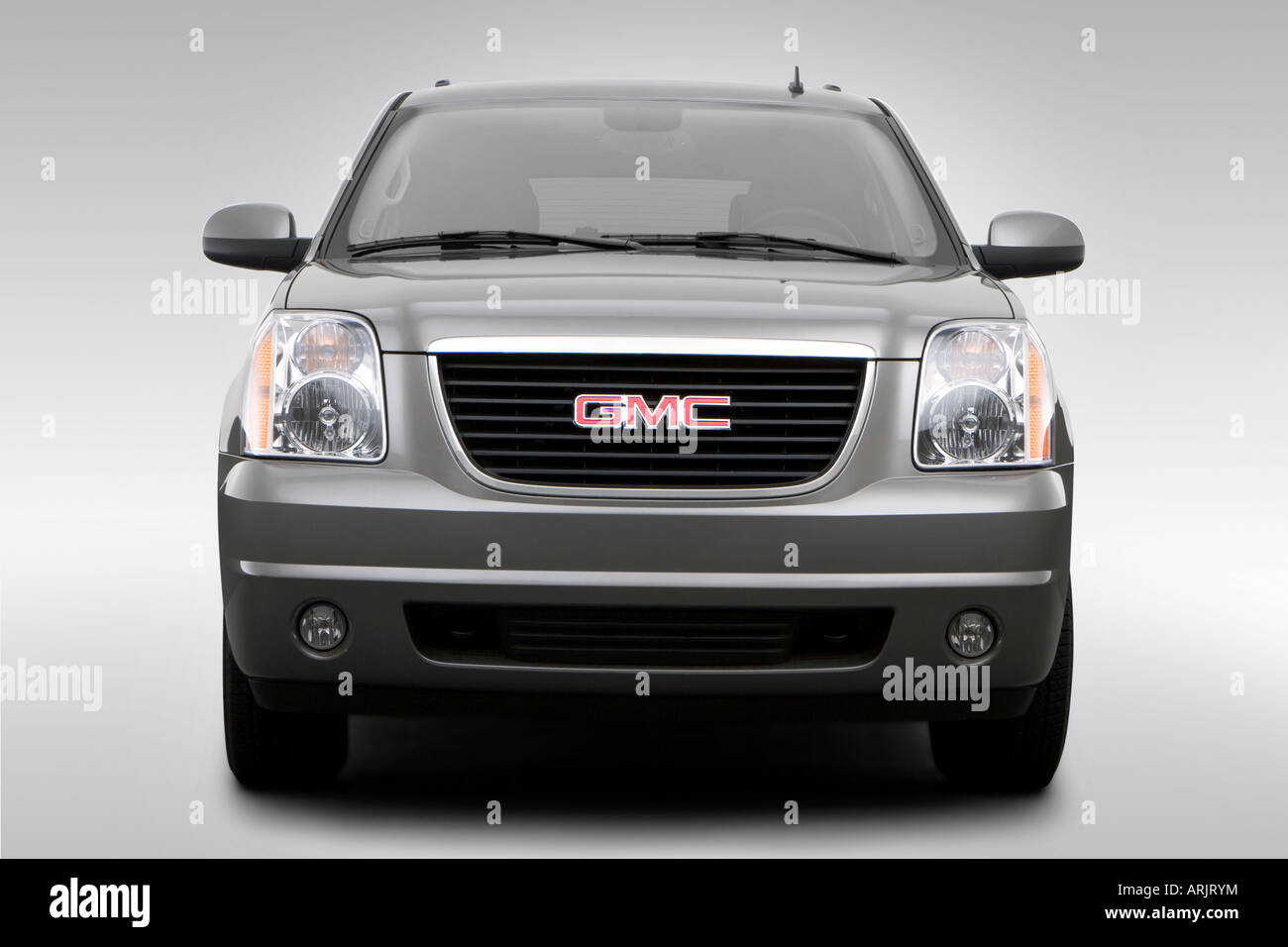 2008 GMC Yukon SLT in Gray - Low/Wide Front Stock Photo - Alamy