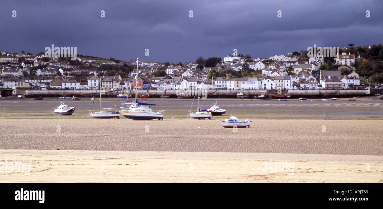 Boats on the beach at instow north devon hi-res stock photography and ...