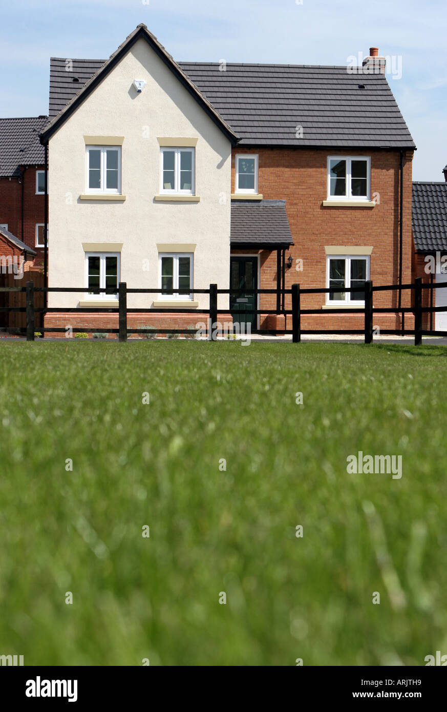 Modern detatched family home Stock Photo - Alamy