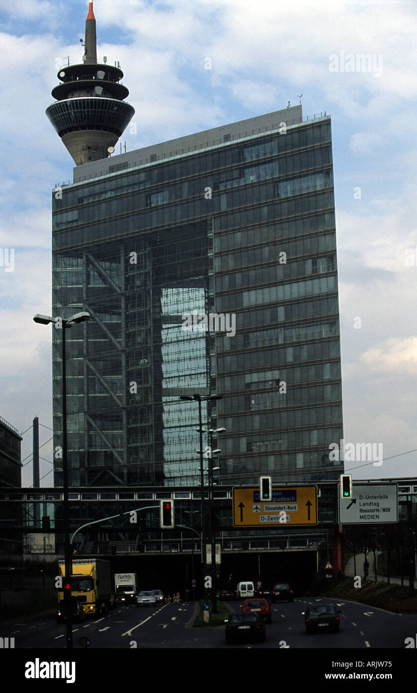 Modern city gate hi-res stock photography and images - Alamy